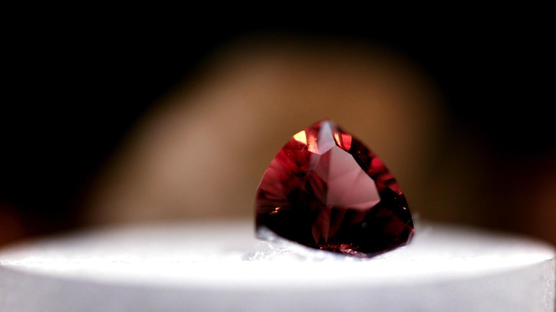 Oregon sunstones come in a variety of colors, and are our official ...