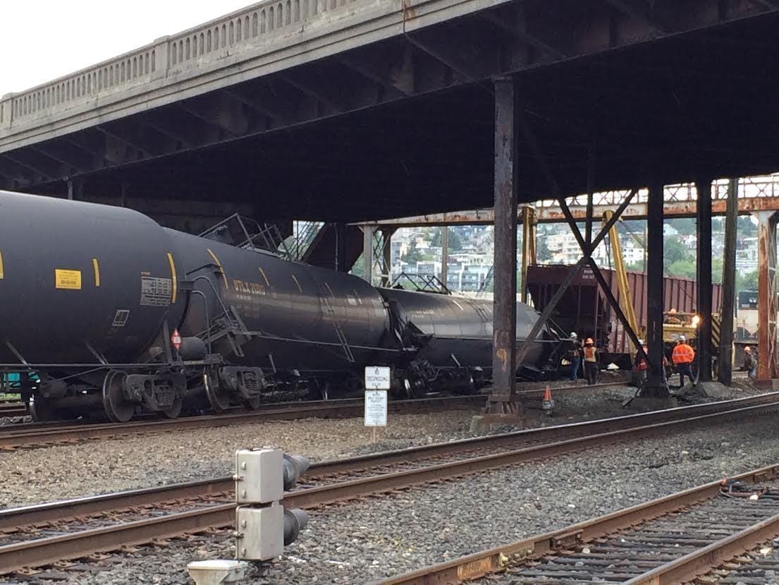 Assessing oil train hazards, city emergency officials call for tunnel ...