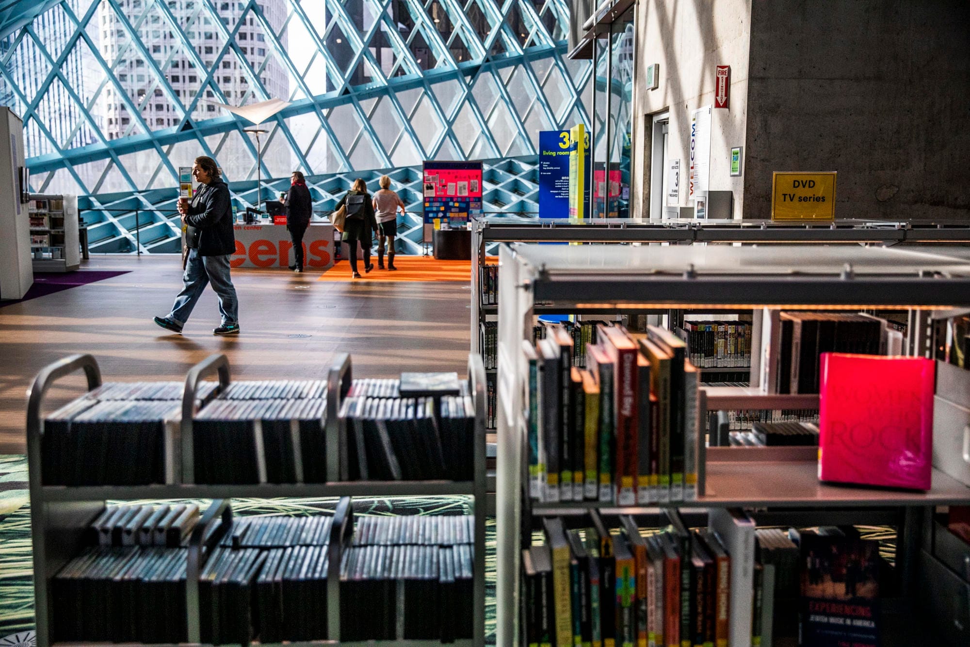 Library fines hit Seattle's lower-income neighborhoods hardest ...