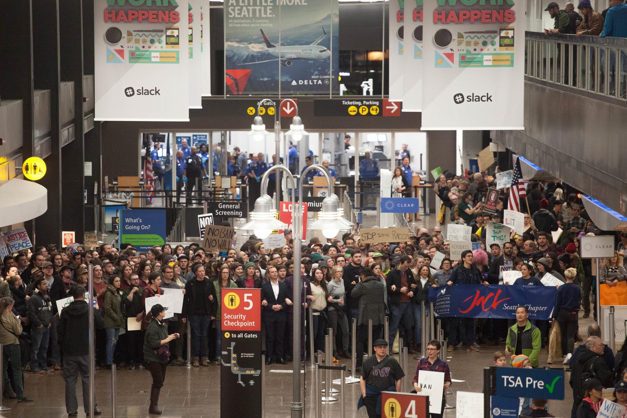 Best of 2017: Stop that plane — The frantic race to halt a deportation ...