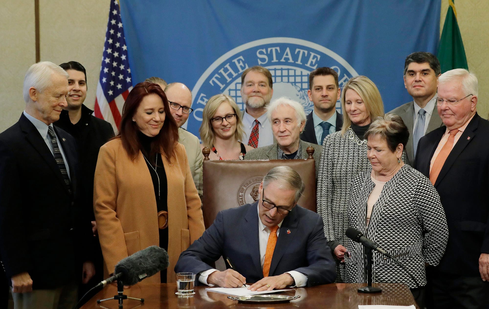 WA Democrats vote to use a presidential primary — not caucuses — to ...