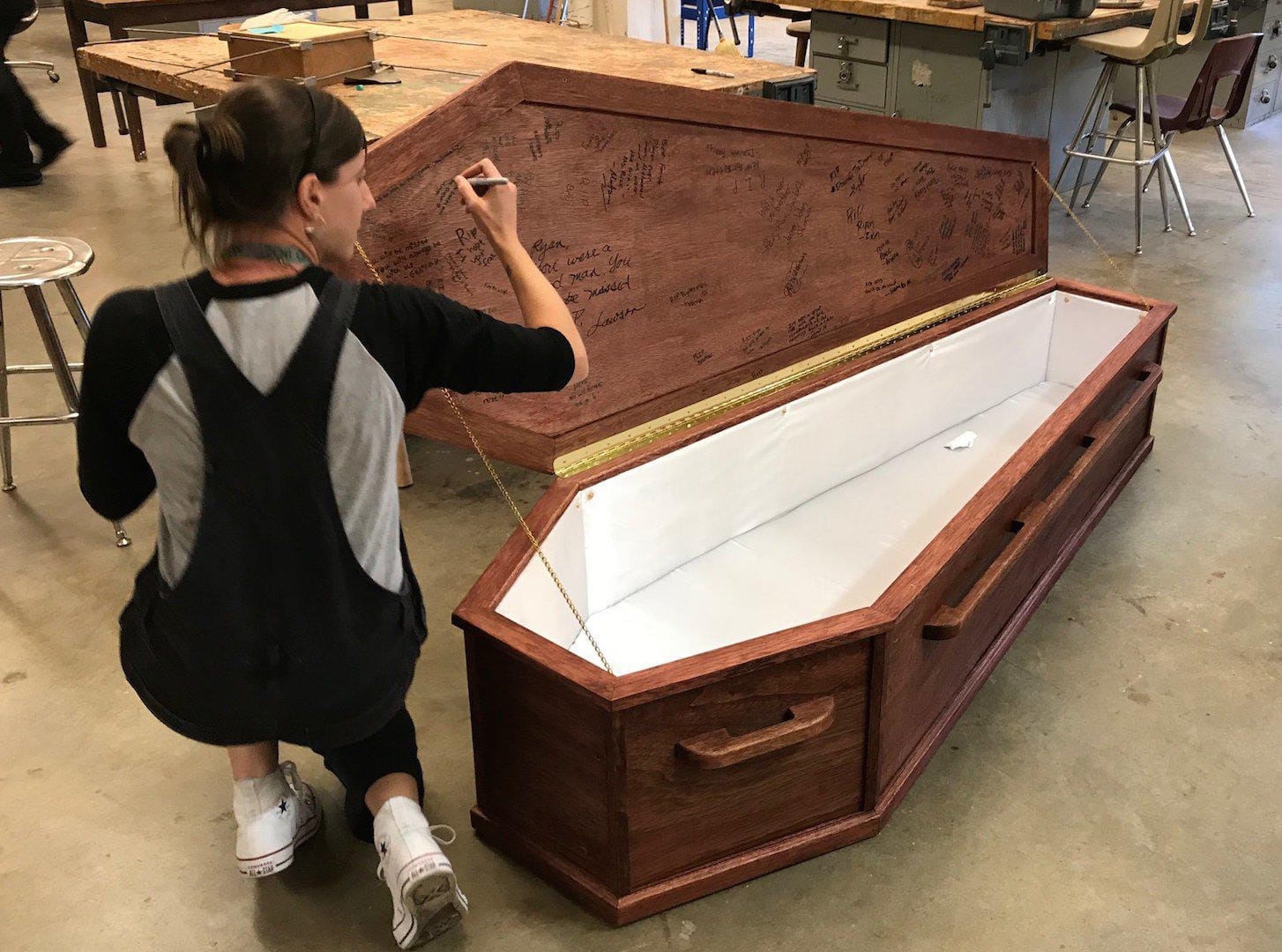 Franklin students, teacher honor slain classmate with hand-built casket ...