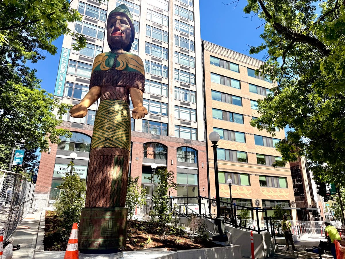 A new ‘welcome figure’ holds Indigenous history in Pioneer Square ...