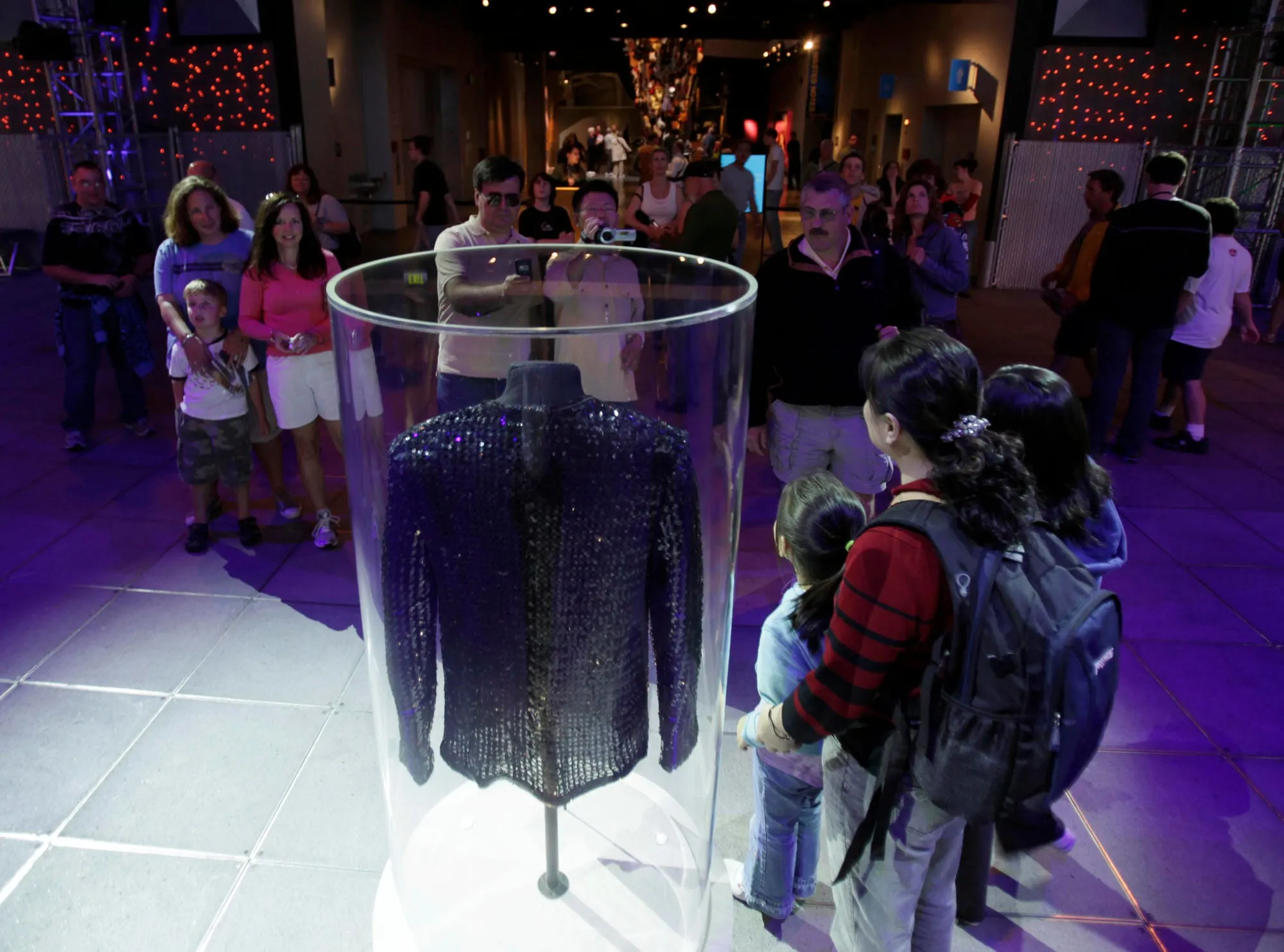 What to do with Michael Jackson's legacy? Seattle tiptoes around it ...