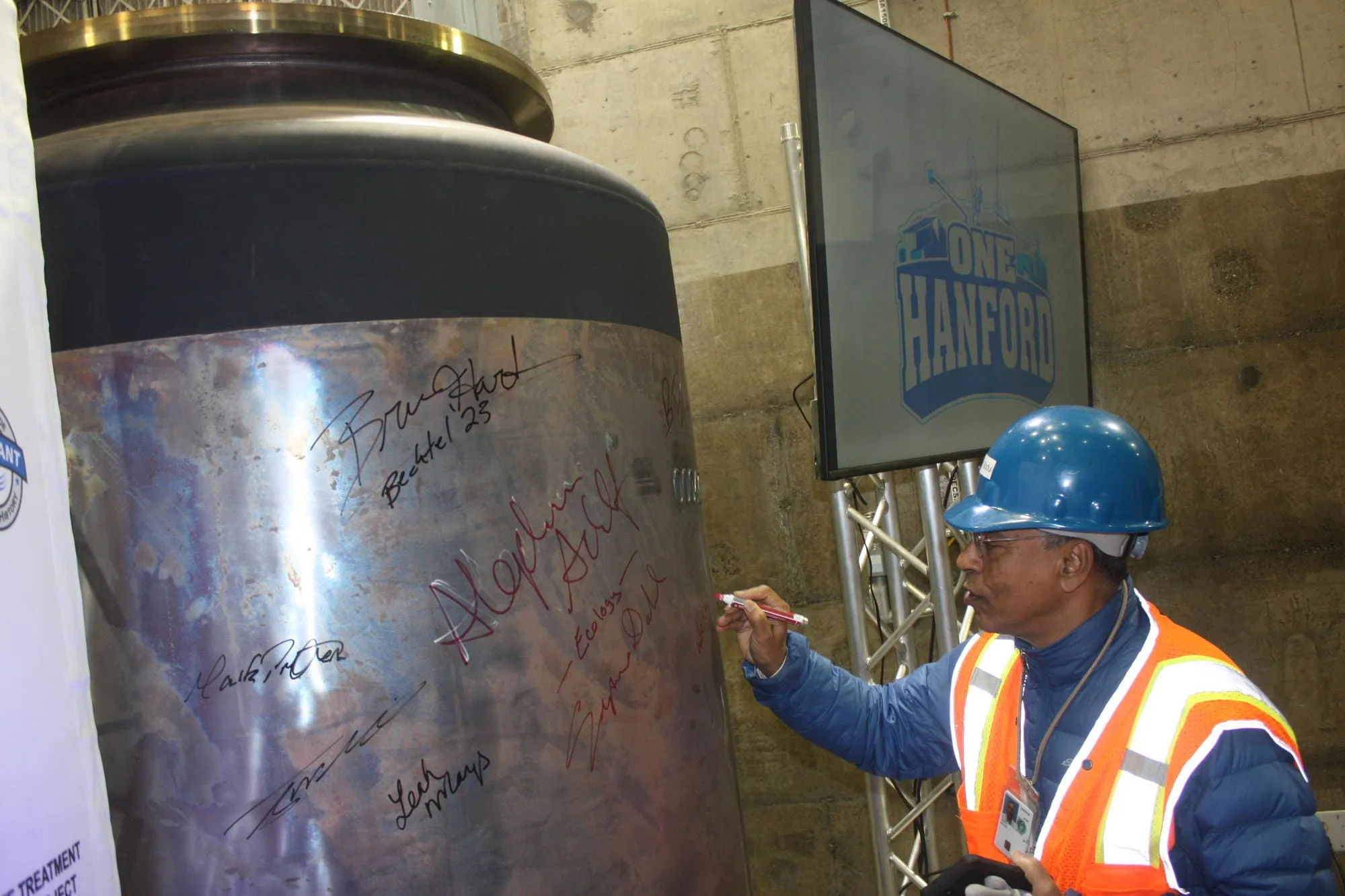 Hanford’s new plan to clean up 56 million gallons of nuclear waste ...