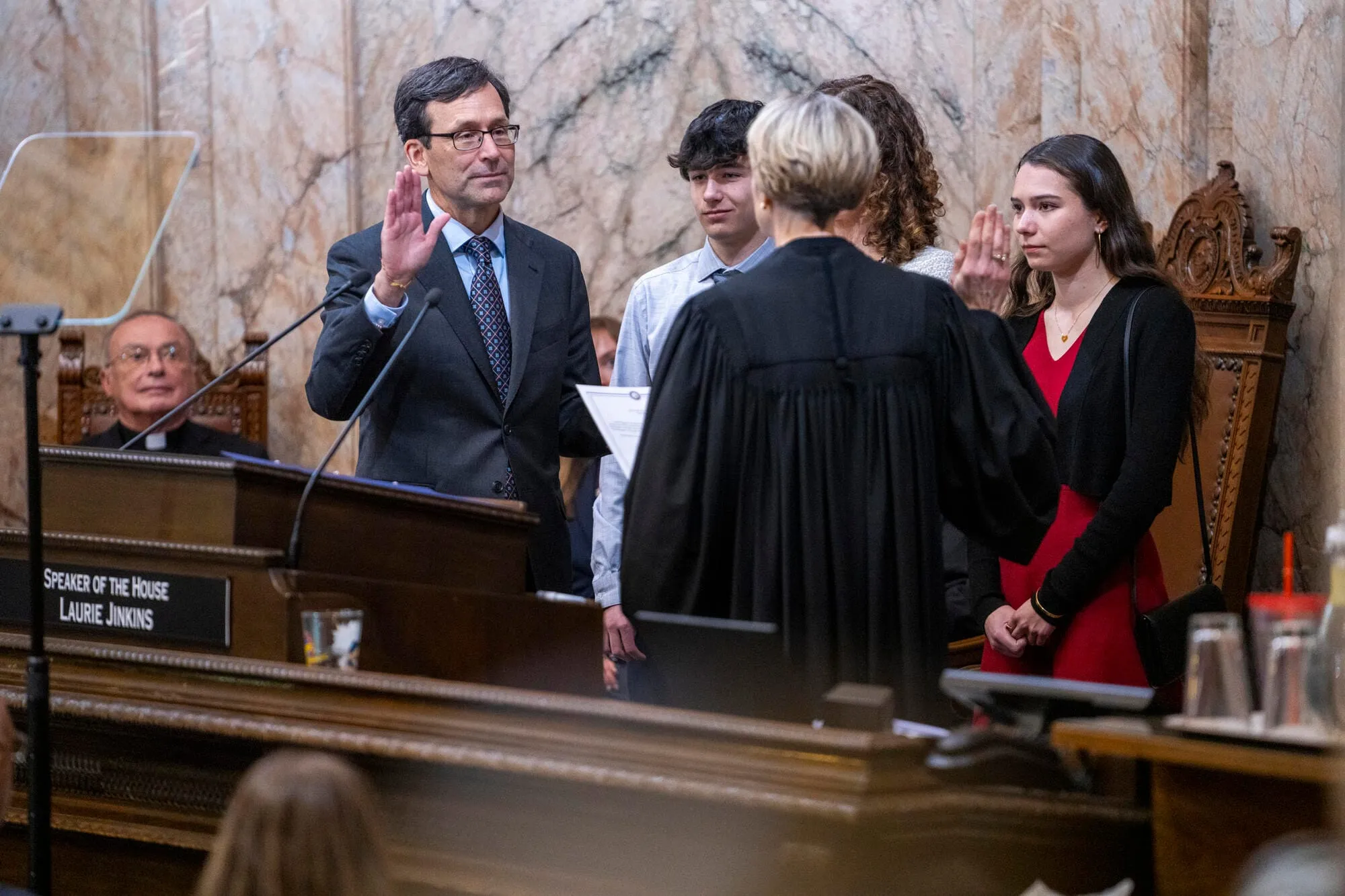 Former AG Bob Ferguson sworn in as Washington’s 24th governor | Cascade PBS