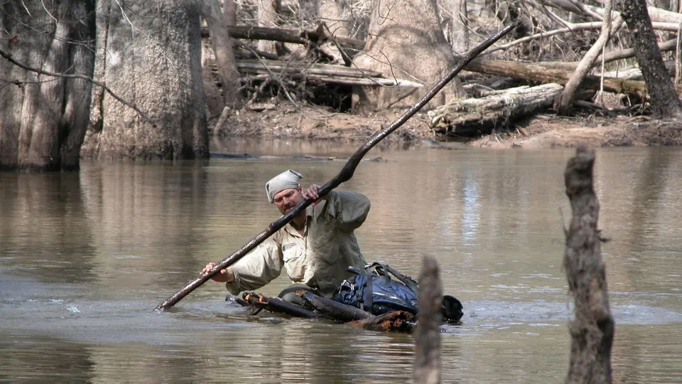 Les Stroud's Survivorman - Cascade PBS | Cascade PBS